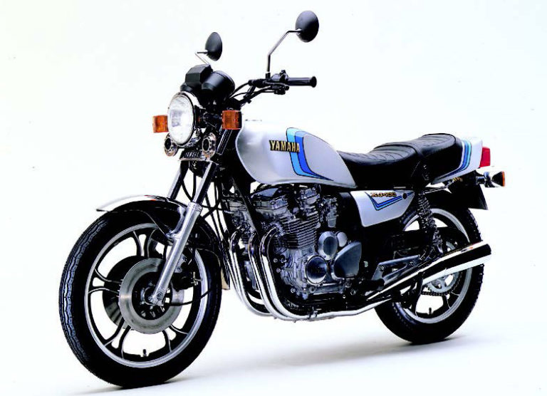 ヤマハXJ400はヤマハ初のDOHC4気筒400cc。45馬力でリッター112.5psを達成 | 4ミニ.net